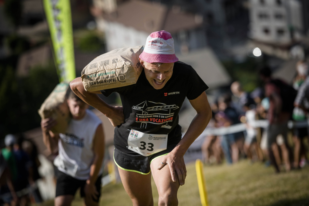 Lo spirito sportivo della Magut Race, la corsa dei muratori